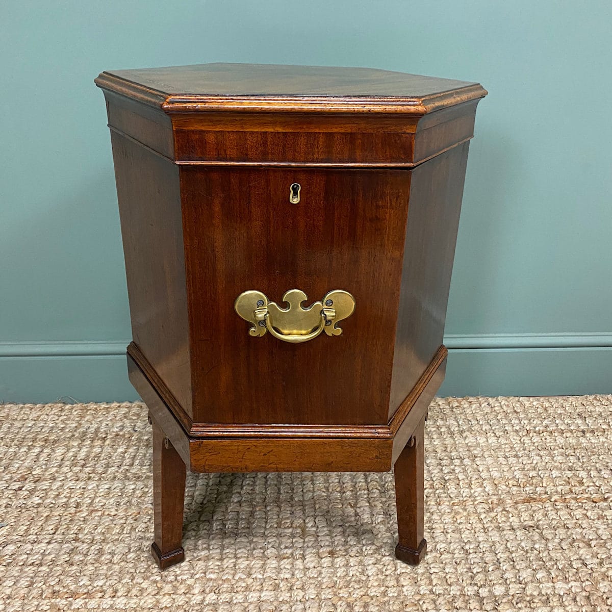 Georgian Mahogany Cross-Banded Antique Cellarette - Antiques World