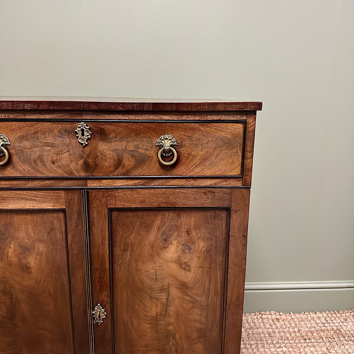 Stunning Small Mahogany Antique Regency Cupboard - Antiques World